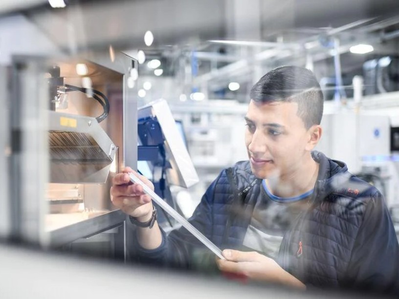 A Guide To Transform Your Manufacturing Floors | EOS GmbH