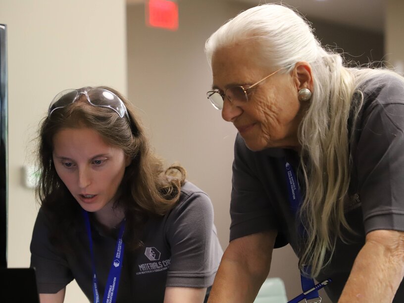 Dana Drake receives George A. Roberts Award | EOS GmbH