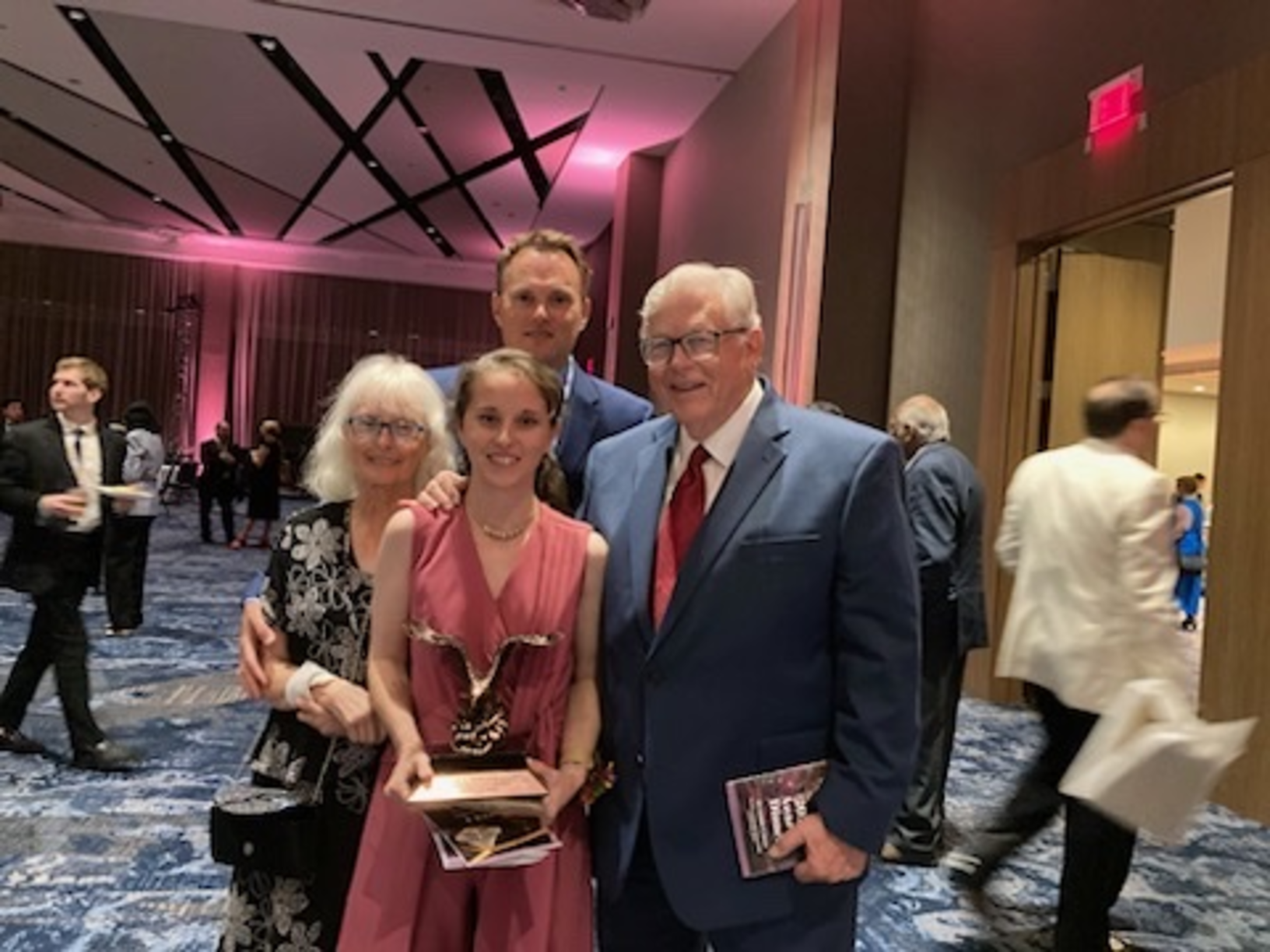 Dana Drake receives George A. Roberts Award | EOS GmbH